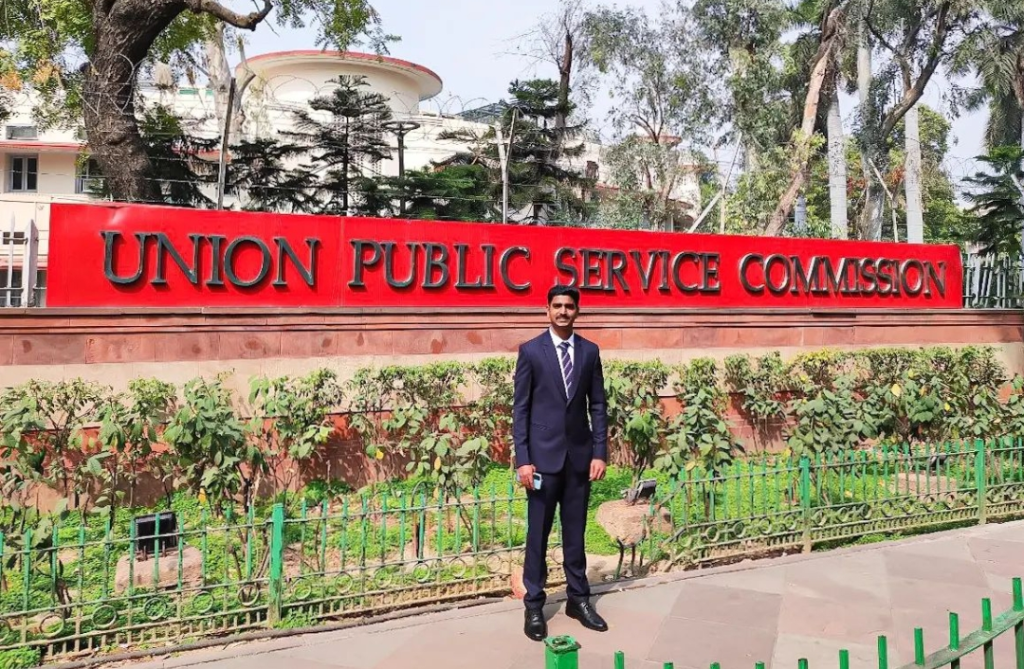 Siddharth Bhange, AIR-700 CSE-22 Journey, Prelims-Mains Booklist & Strategy - DecodeCivils by ...